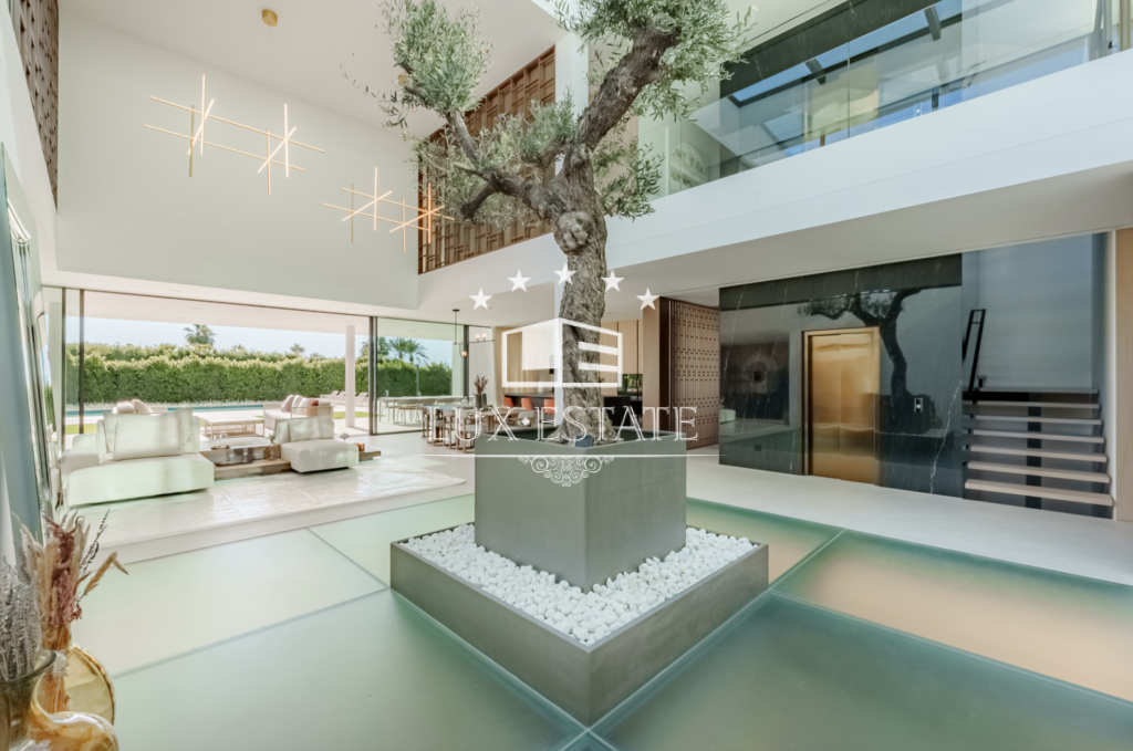 Villa in Marbella, Golden Mile - luxestate